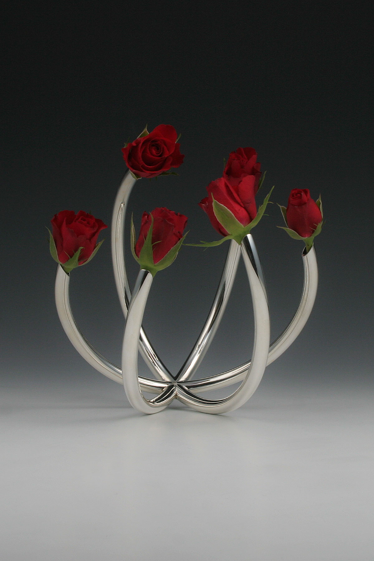 An outstanding contemporary silver vase, London 2011 – Kunsthaus Kende